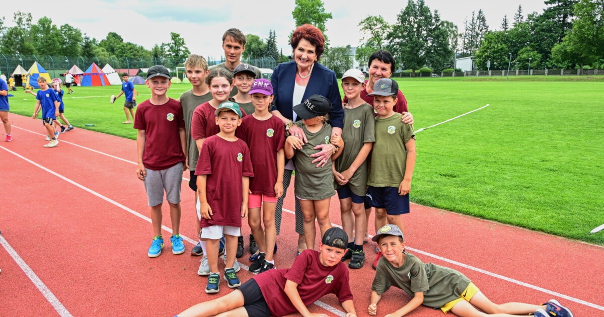 Helena Fibingerová slavila narozeniny mezi mladými atlety | Atletika.cz